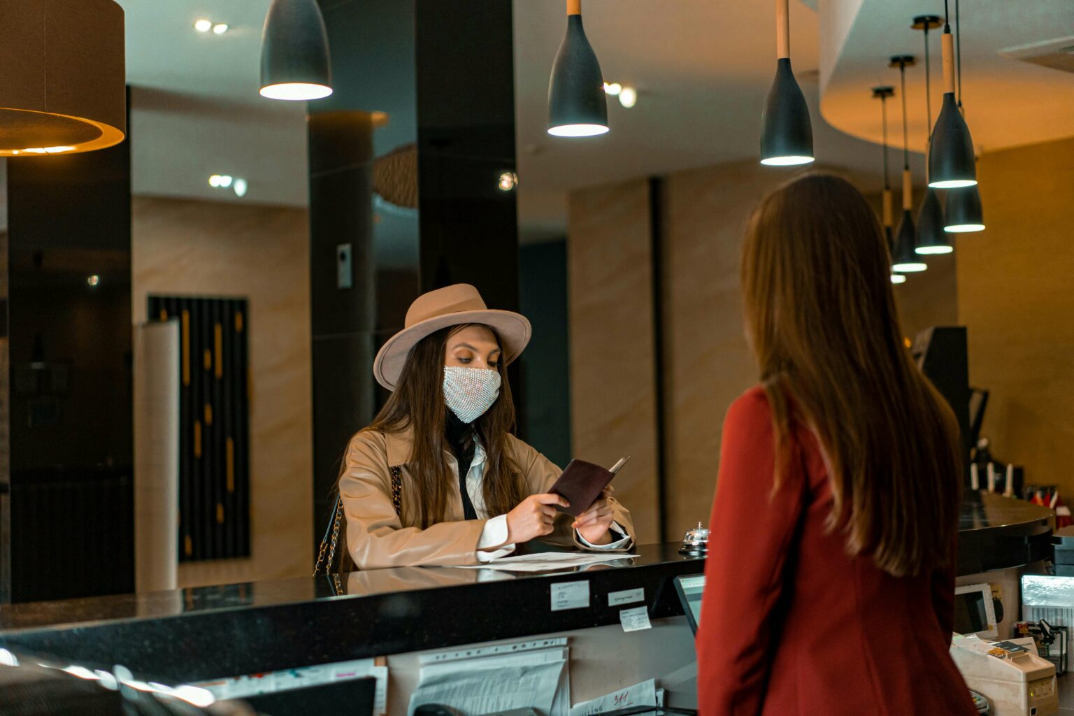 ¿Es legal pedir el DNI para el check-in en hoteles? Normativas y buenas ...